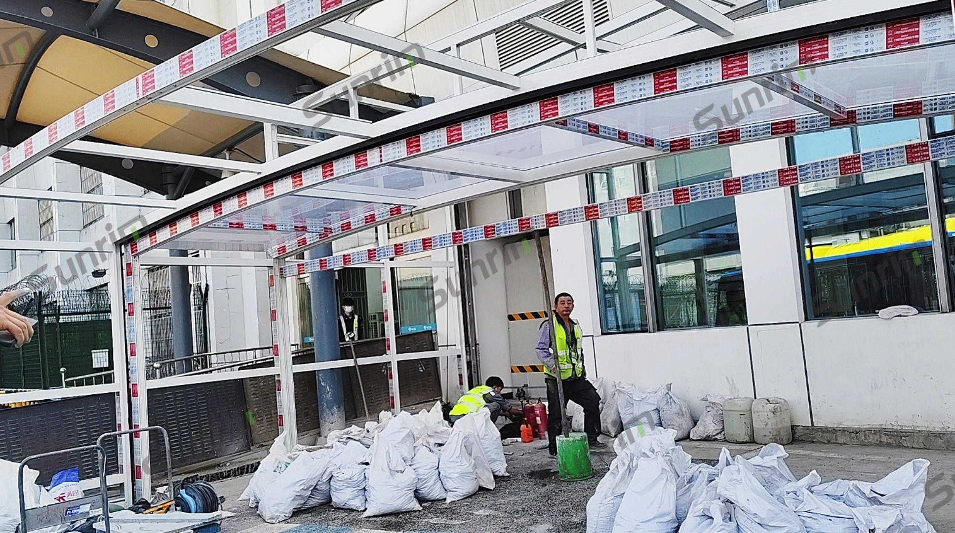 首都机场T1登机口电动伸缩连廊施工中 - Sunrim移动建筑系统